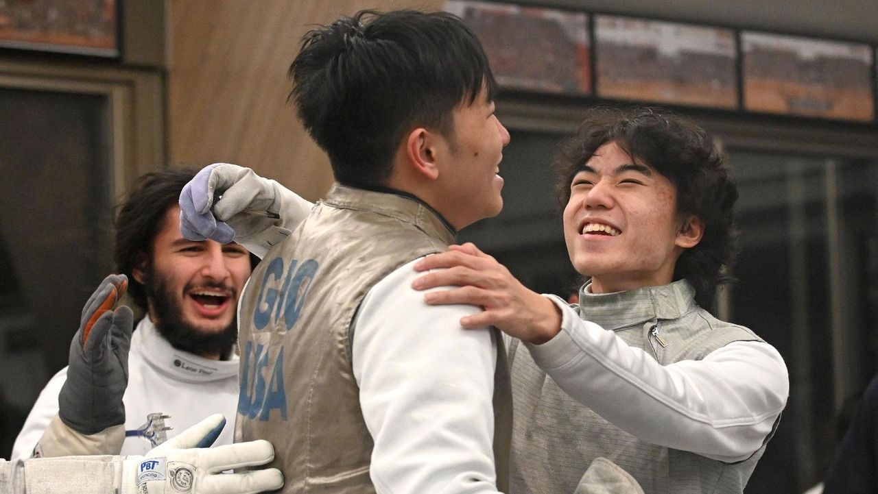 Justin Guo helps lead Syosset boys fencing to 46th consecutive regular ...