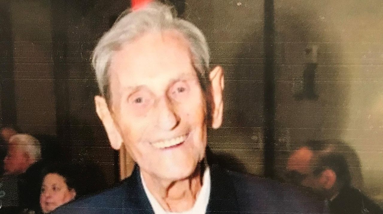 Charles Holmes, dedicated Bay Shore firefighter, dies at 92 - Newsday