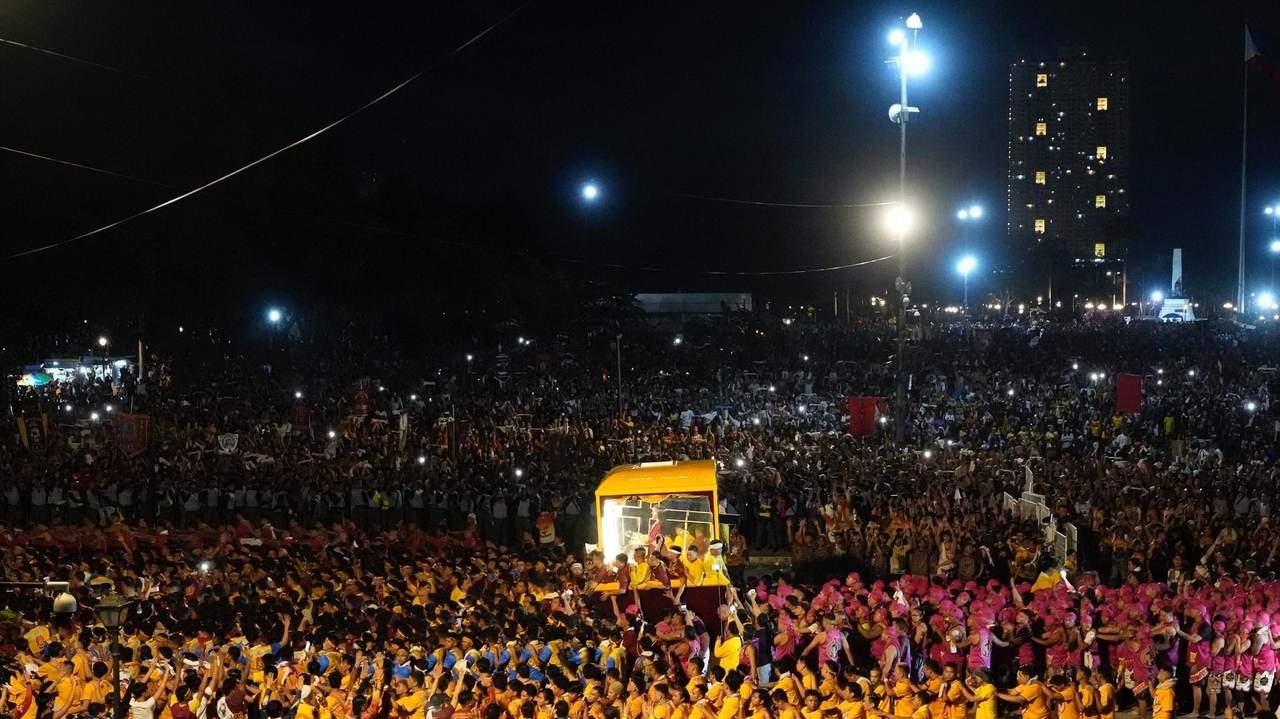 Filipino Catholics express outrage over corruption scandal during ...