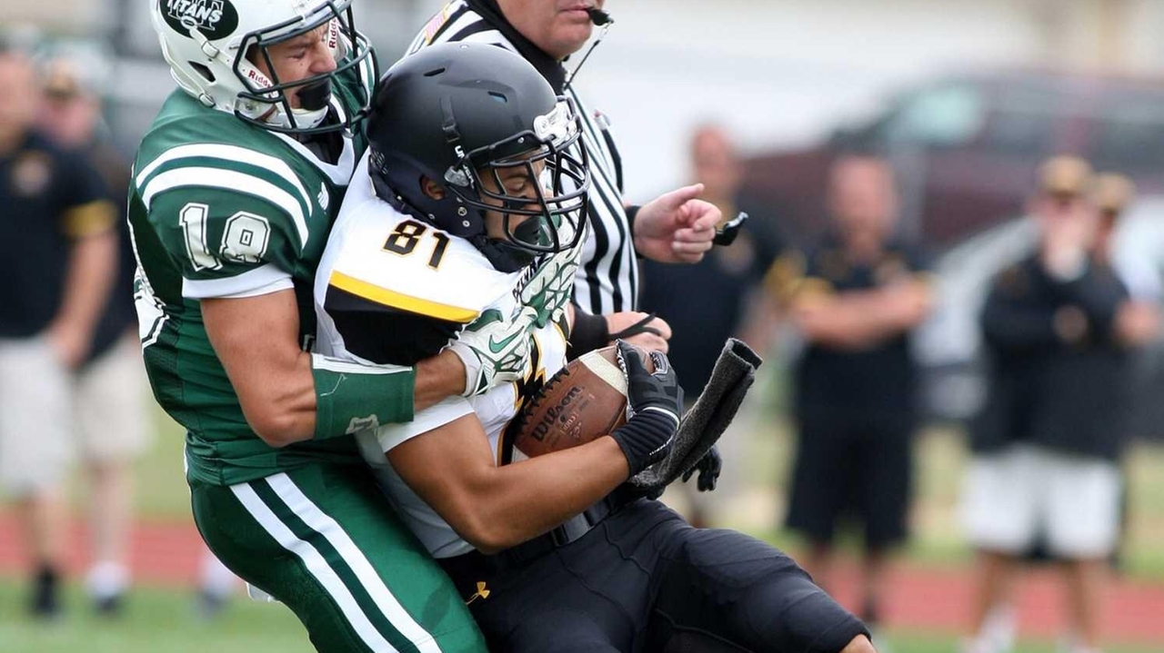 Cameron Hayes leads team at QB to help Holy Trinity win - Newsday