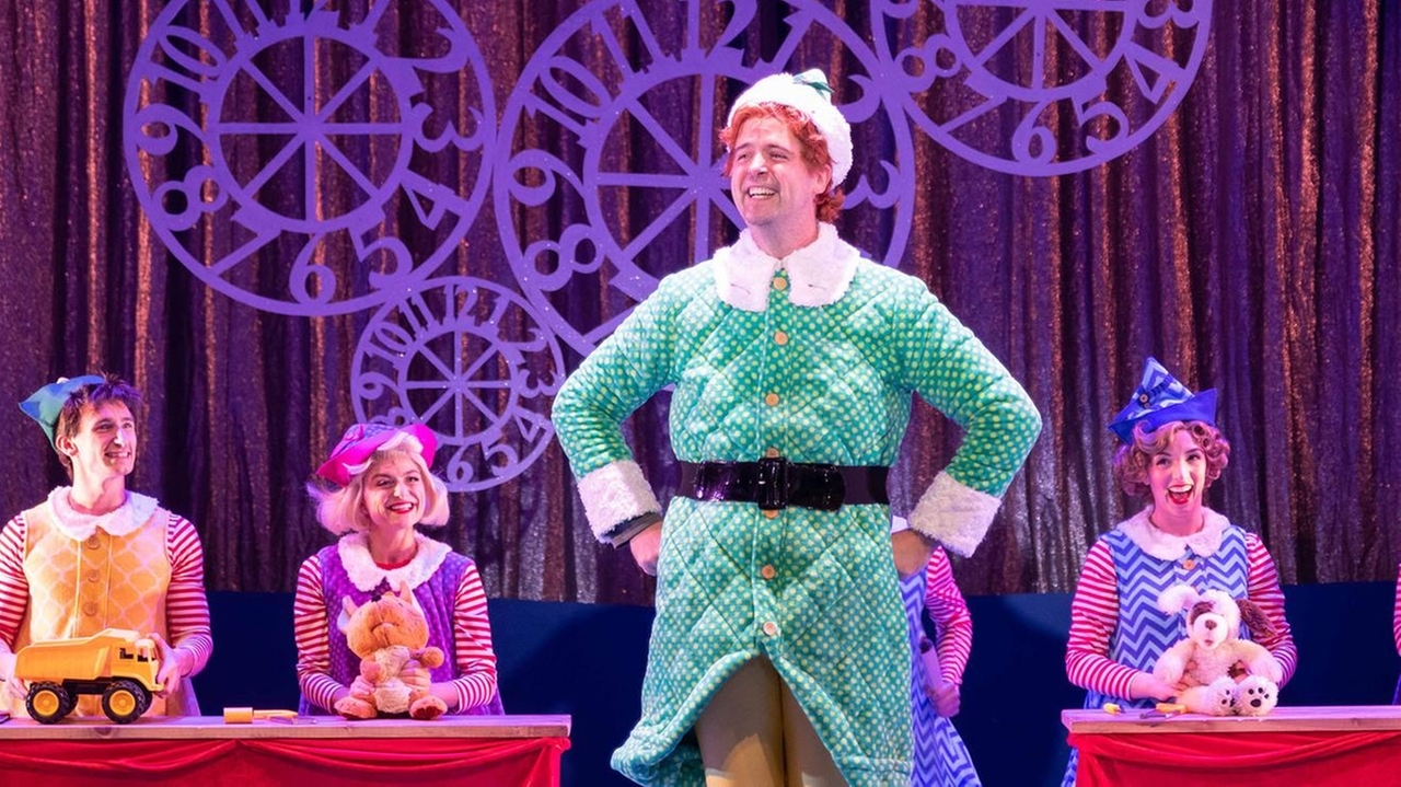 'Elf' review: Santa's little helper spreads plenty of Christmas cheer ...