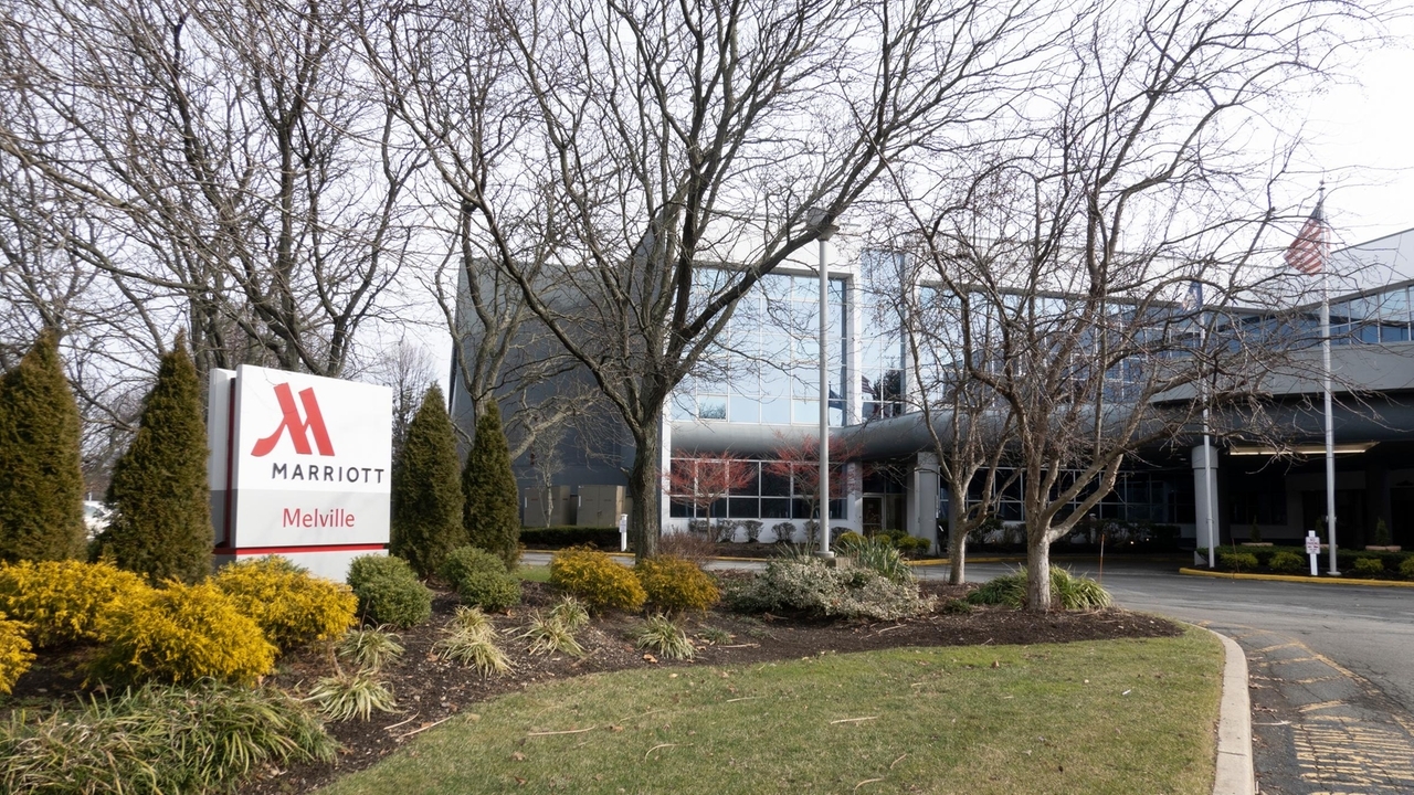 Katlyn Pineda, girl found unresponsive in Melville Marriott pool, dies ...