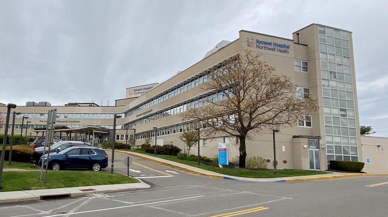 Two Syosset Hospital nurses suing to block vaccinations against COVID ...