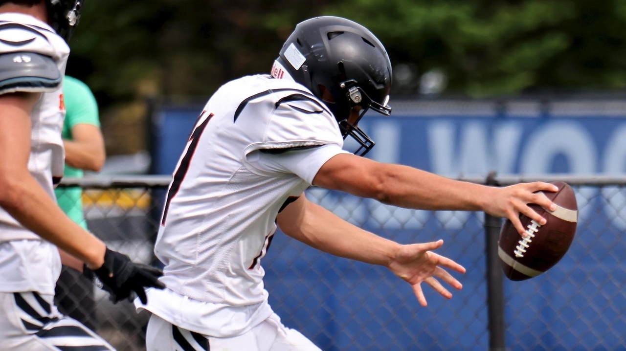 Babylon football vs. Glenn - Newsday
