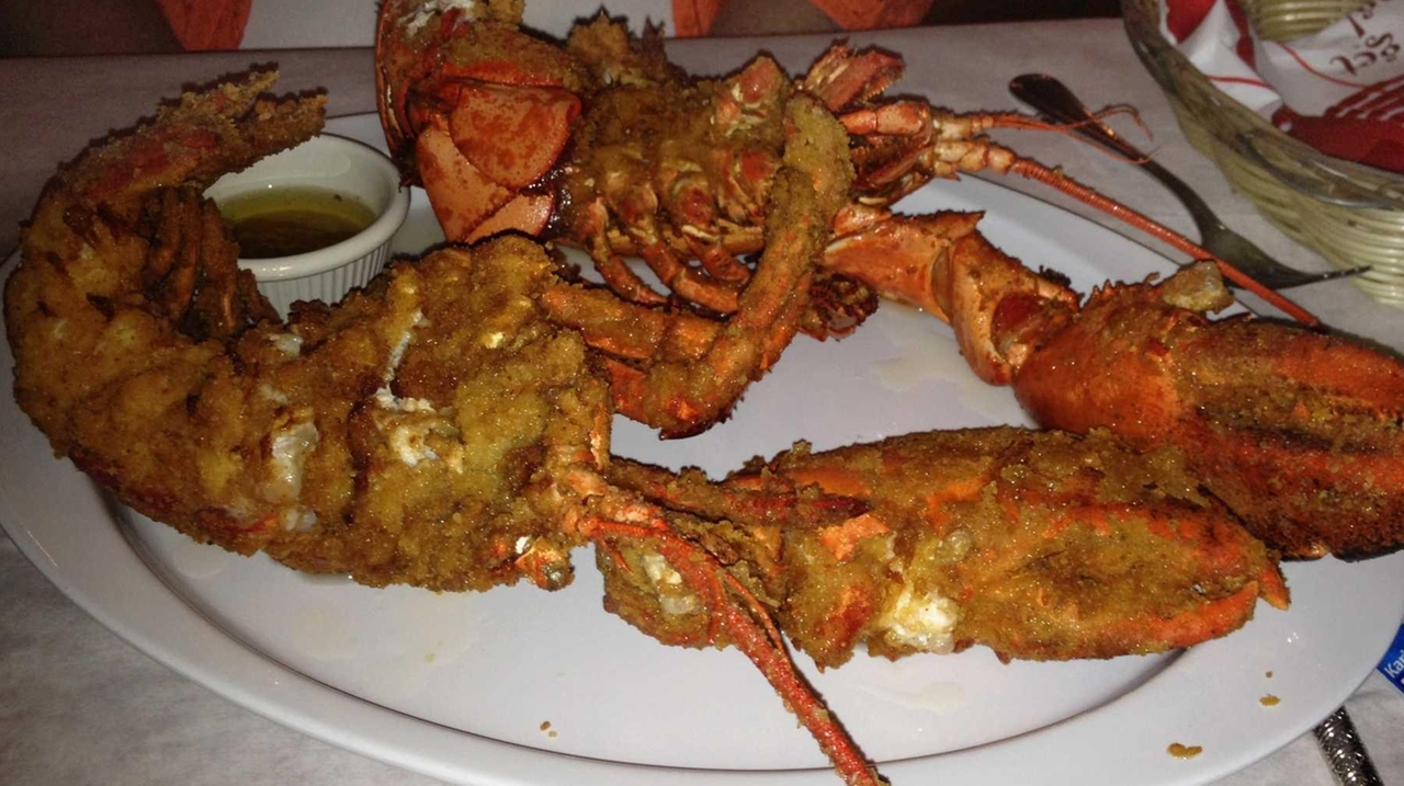 Winston's Bar & Grill serving fried lobster in East Hampton - Newsday