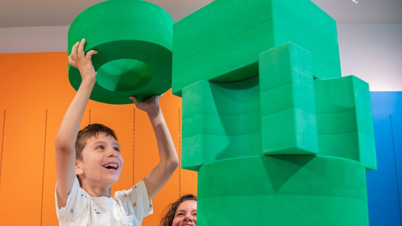 Children learn STEM-based programs at Snapology in Westbury - Newsday