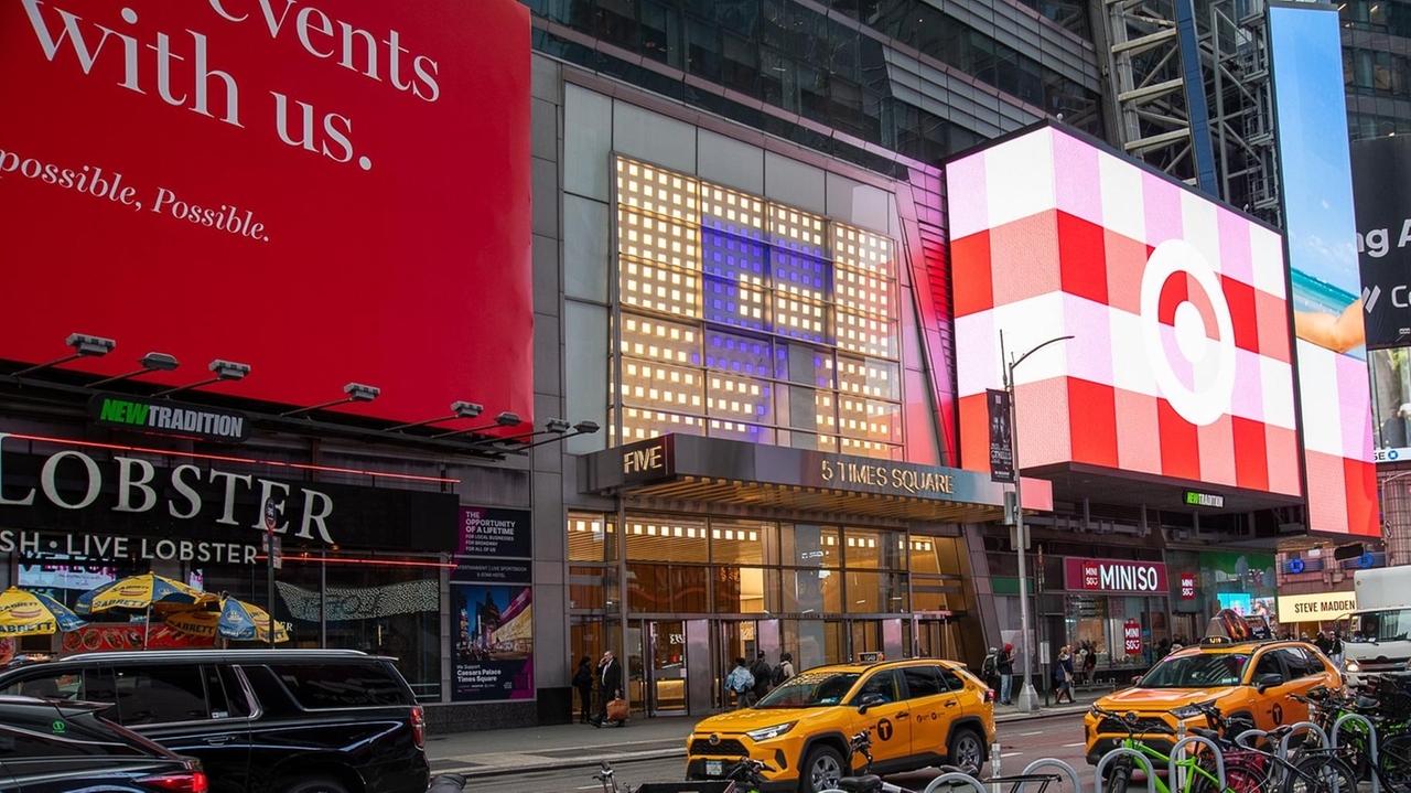 Want to live in Times Square? Here's your chance with Ernst & Young ...
