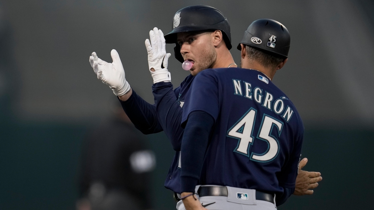 Crawford homers, Kelenic drives in two to back Castillo's win as ...