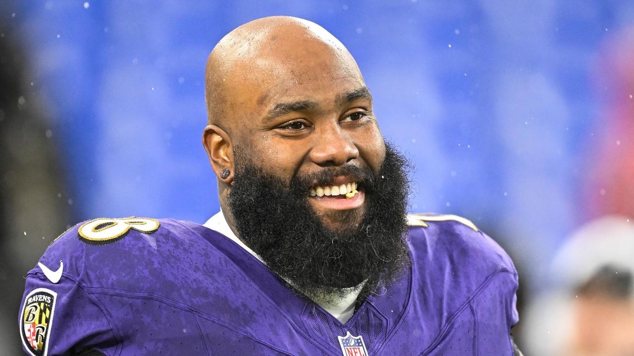 Moses happy to be back with Jets as he recovers from surgery - Newsday