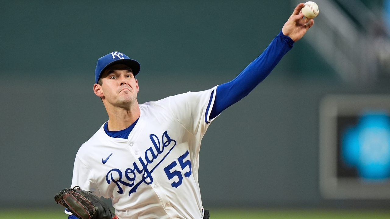 Royals score four in the eighth to snap Seattle's 10-game winning ...