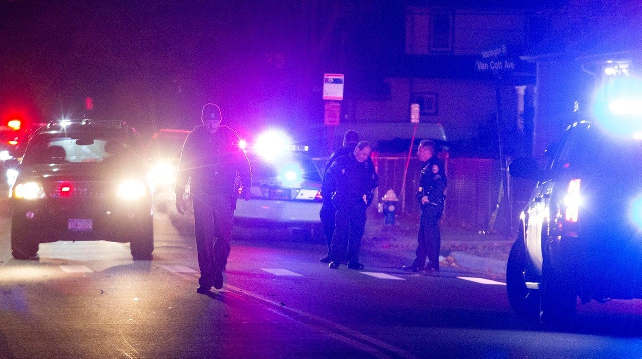 Man, 19, fatally shot in Hempstead, police say - Newsday