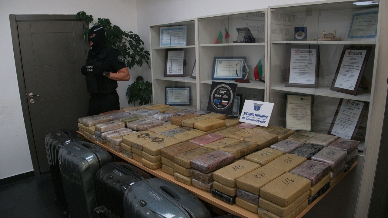Bulgarian authorities seize a large amount of cocaine hidden in a van ...