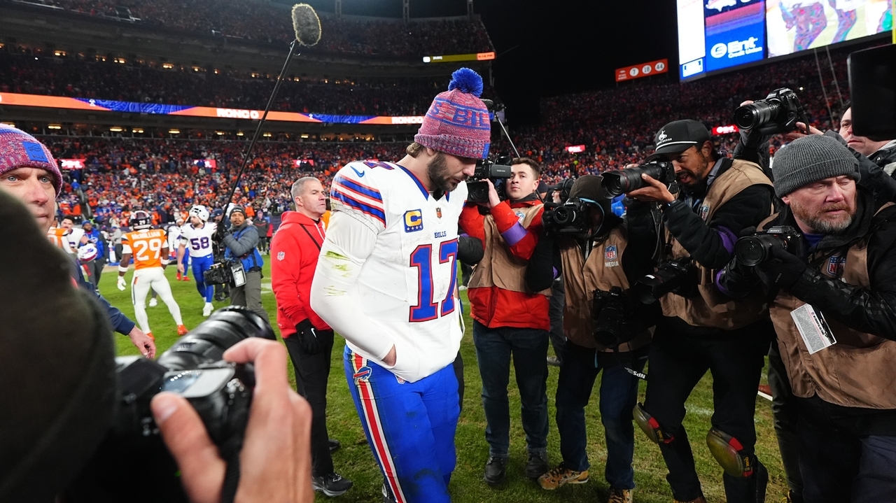 Bills QB Josh Allen says he had surgery for broken bone in right foot ...