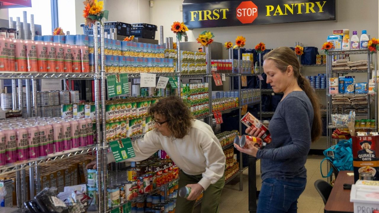Long Island food banks step up for the holidays as families face a ...