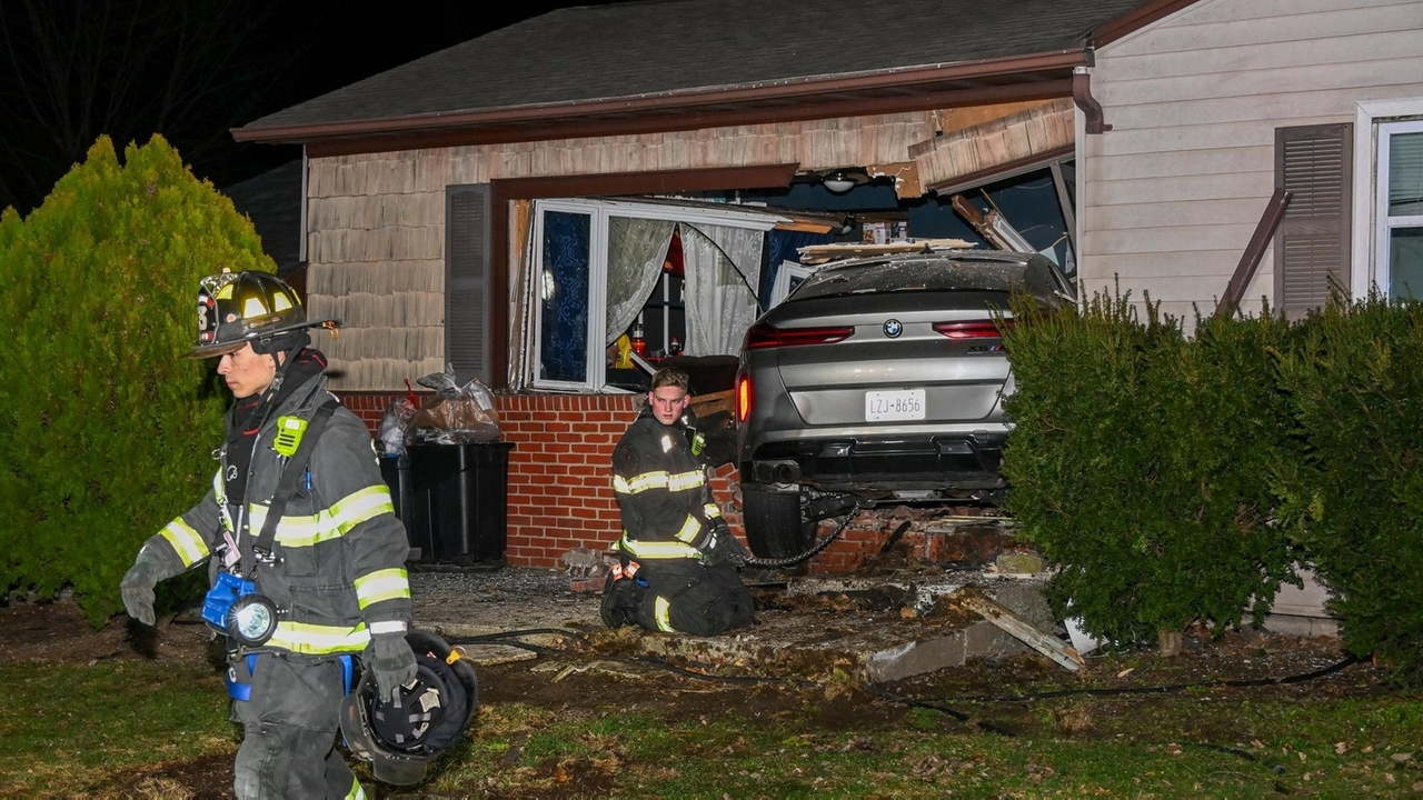 Central Islip woman, Estefany DeJesus, charged with DWI after crashing ...