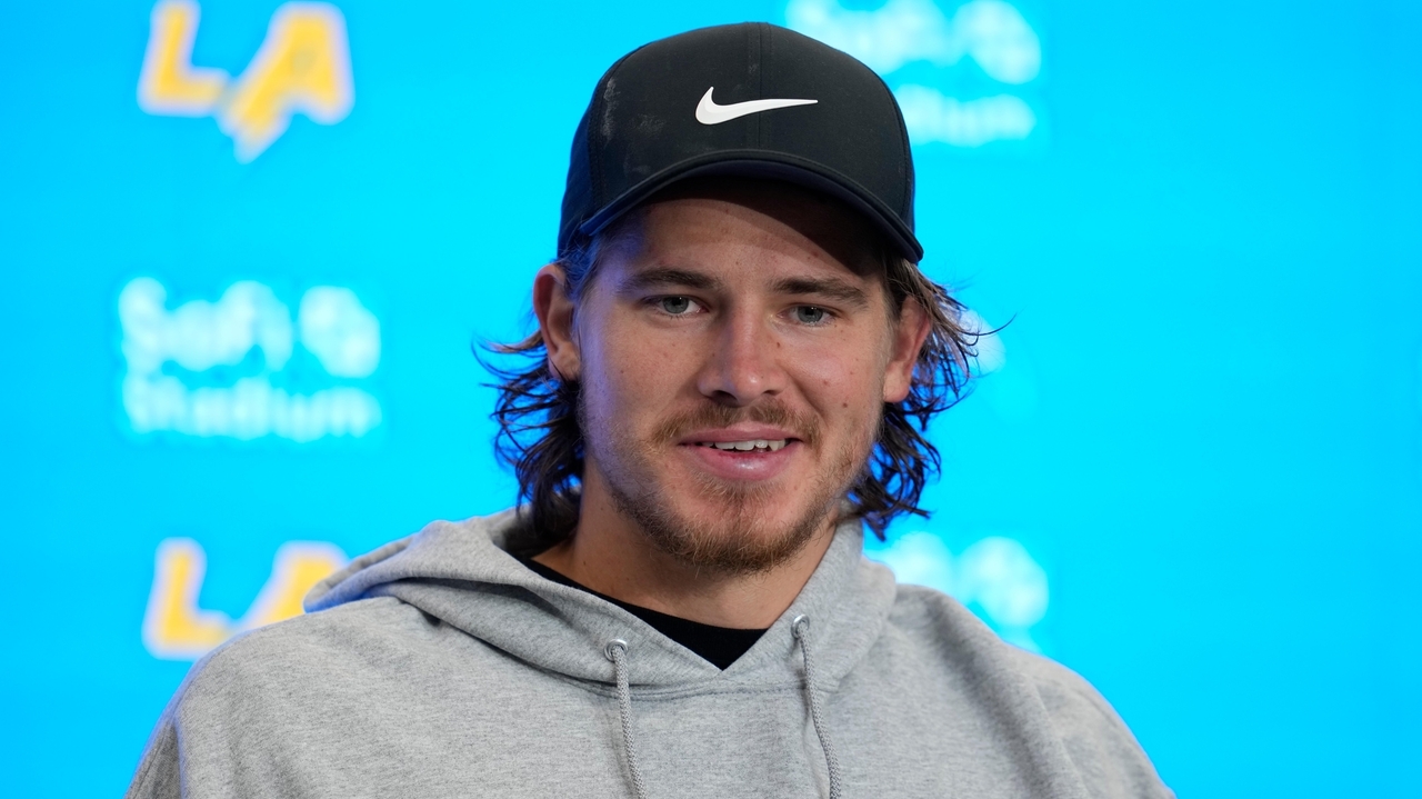 Chargers QB Justin Herbert not expected to miss time despite broken ...