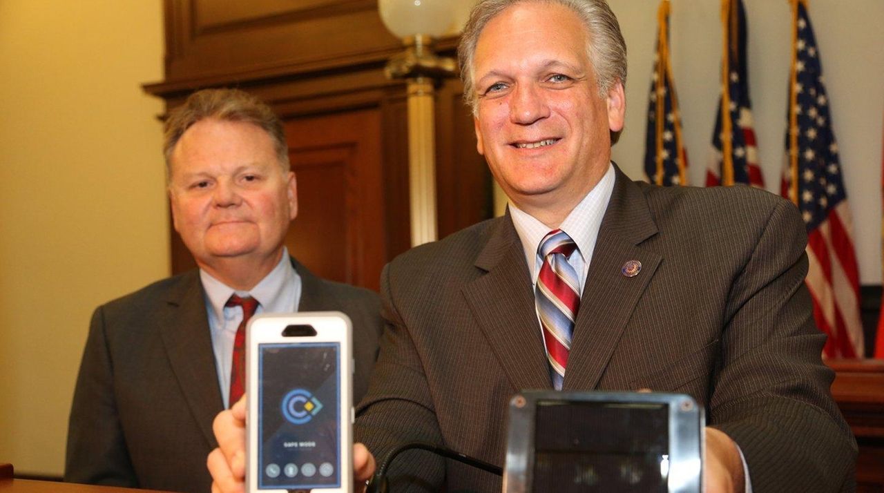 Edward Mangano unveils plan to combat distracted driving - Newsday