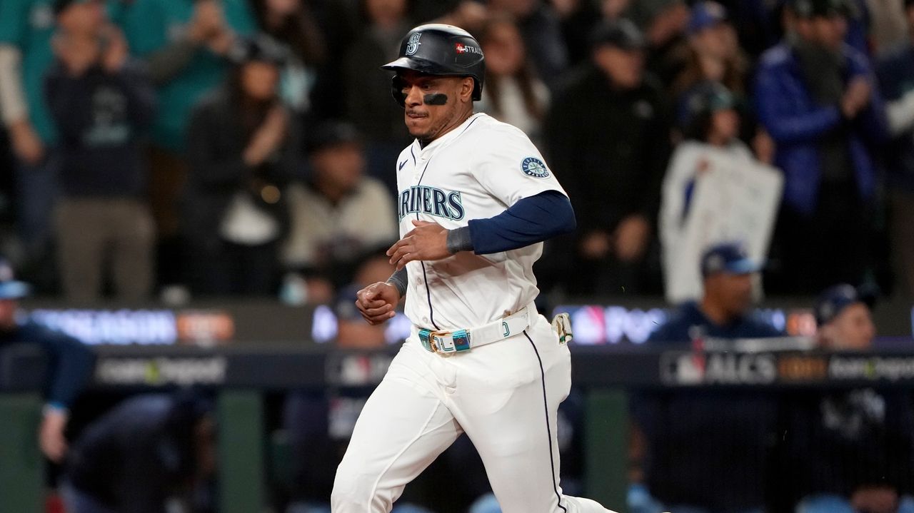 Mariners' Jorge Polanco declines $6 million option, becomes free agent ...