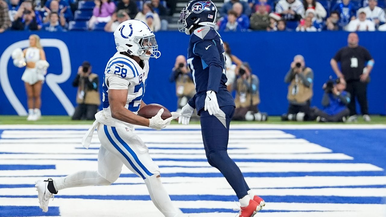 Jonathan Taylor rebounds with 218 yards, 3 TD runs as Colts hold off ...