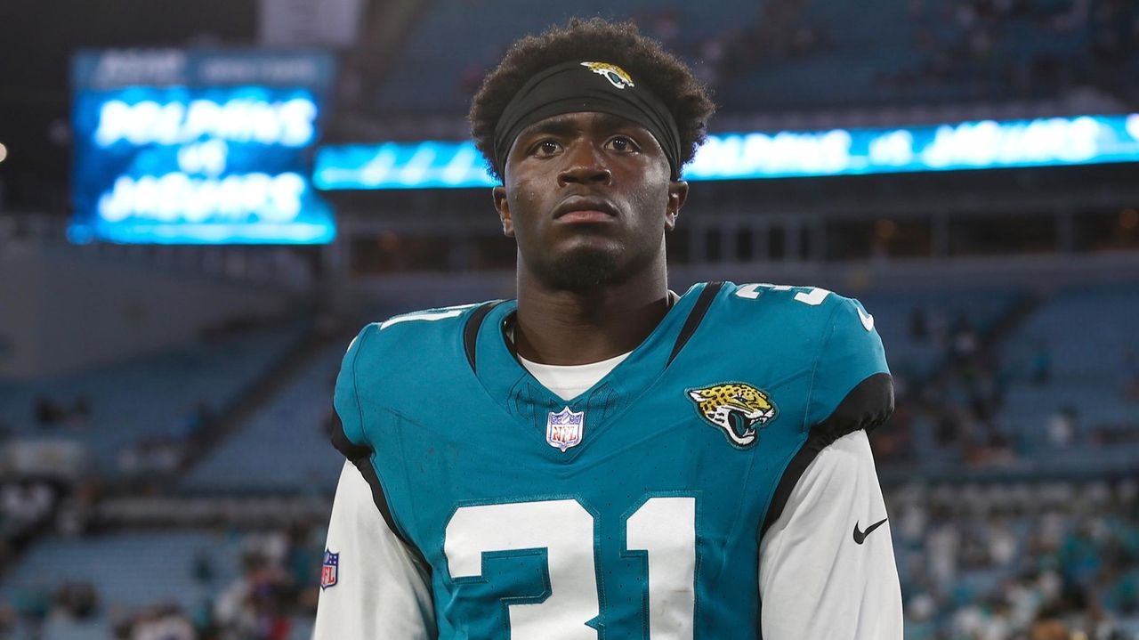 Cornerback Darious Williams is returning to the Los Angeles Rams, AP ...