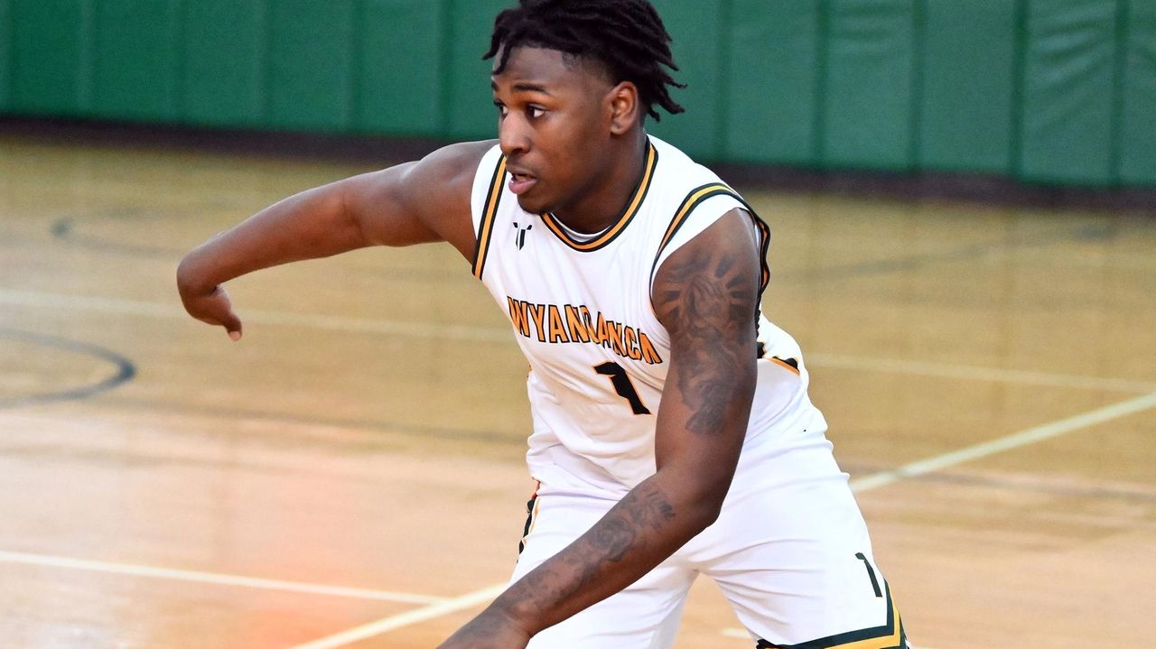 Jamel Williams scores 19 points to help No. 3 Wyandanch outlast No. 6 ...