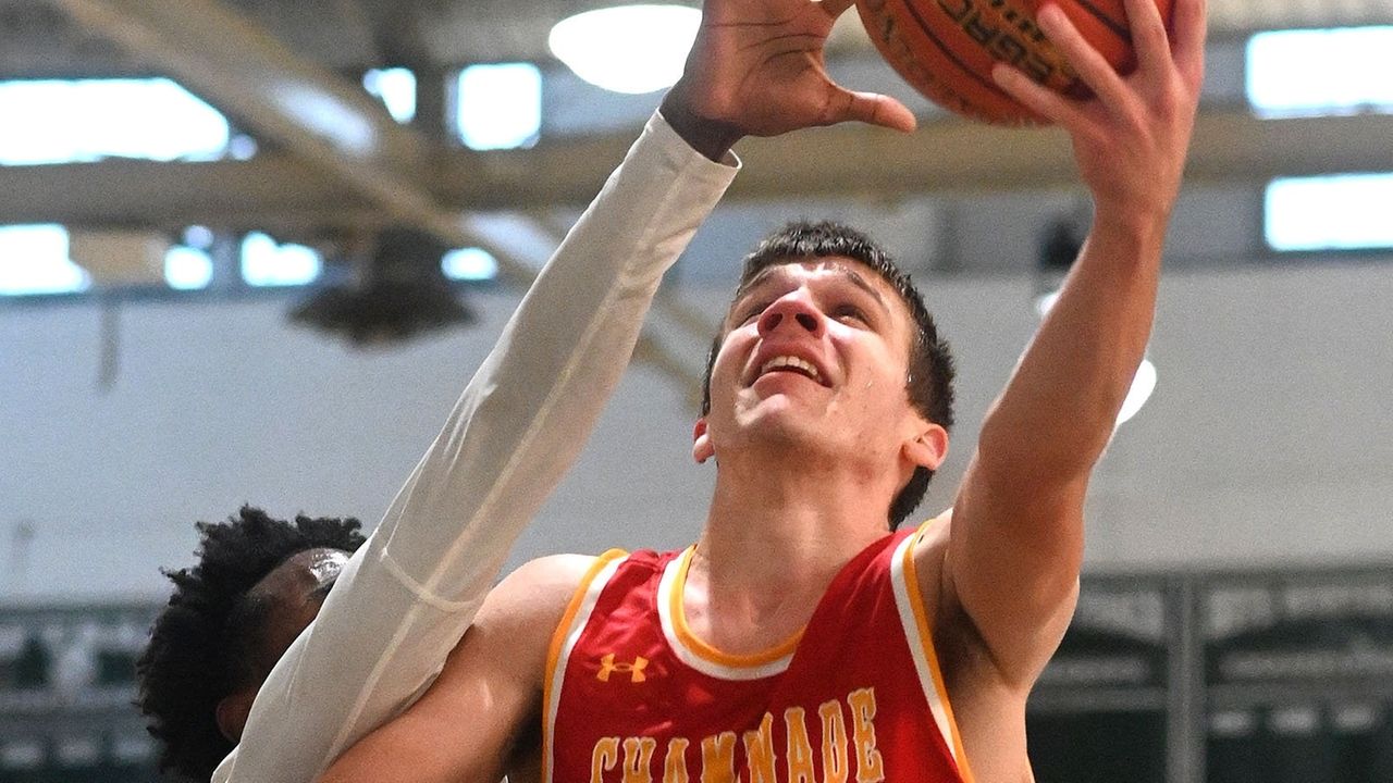 Chaminade's Kyle Dillon scores 16 points to lift Flyers past Elmont for second straight win ...