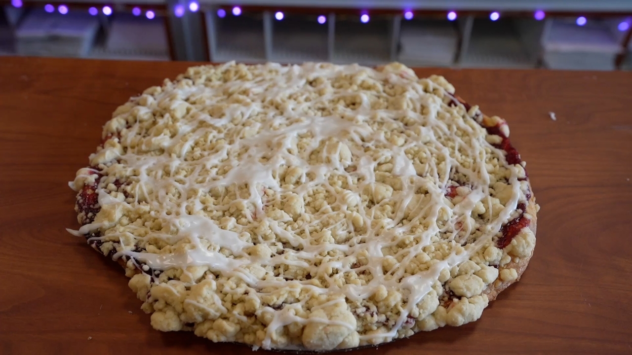 That's how the ... pizza?!? ... crumbles! - Newsday