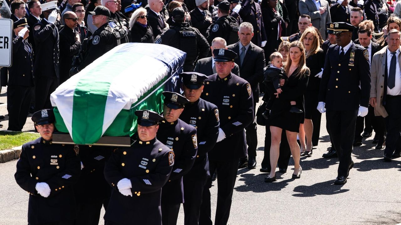 Thousands mourn NYPD Officer Jonathan Diller at funeral in Massapequa ...