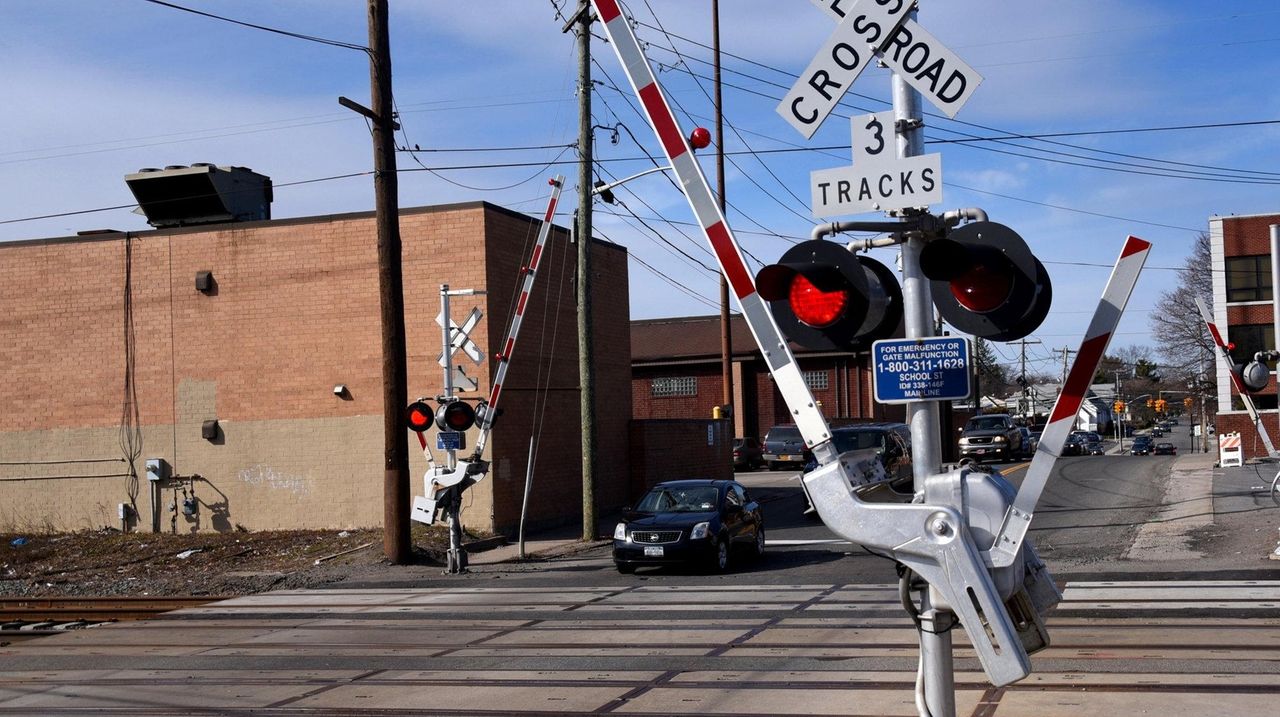 Talk about grade crossings safety returns following deadly LIRR crash ...