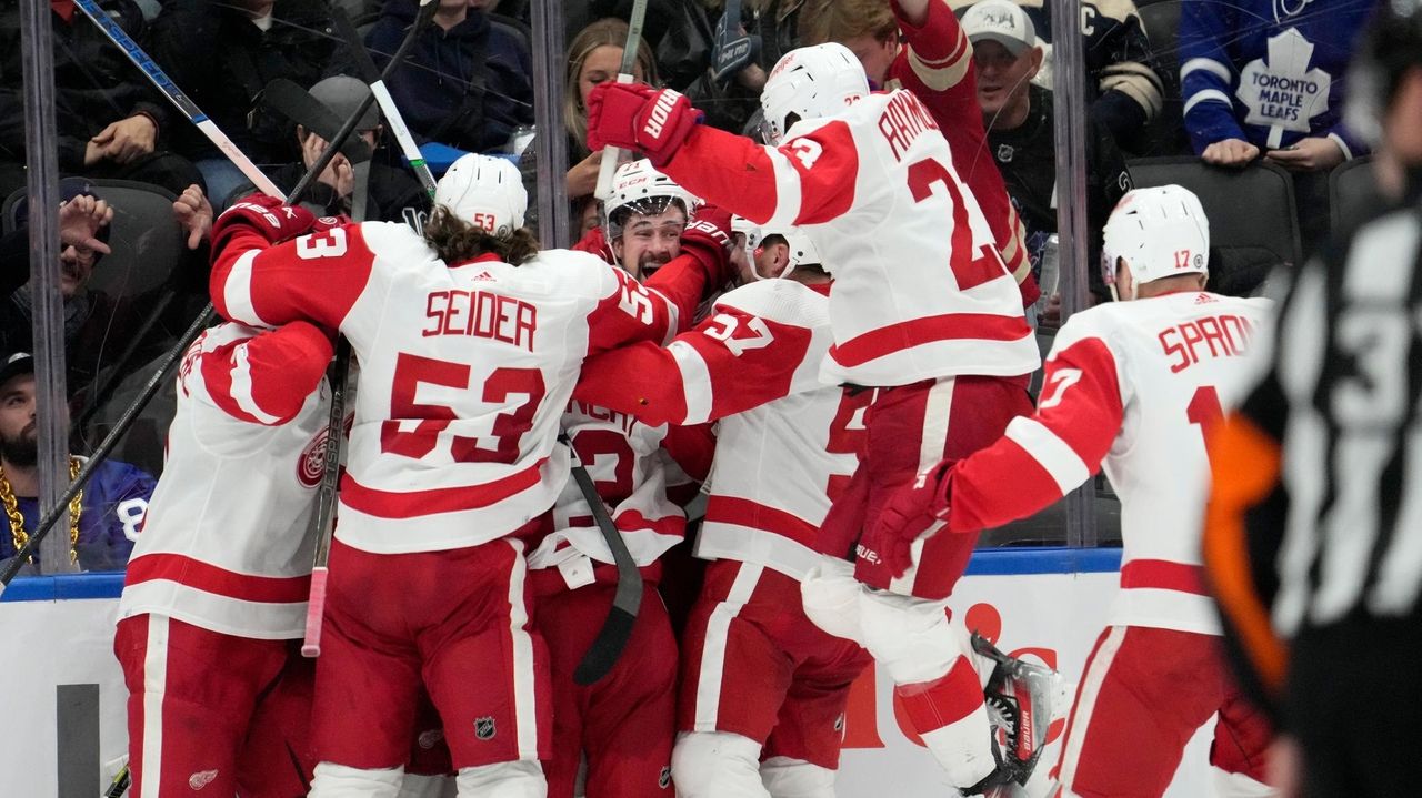 Dylan Larkin scores power-play goal in OT to give Red Wings 5-4 win over Maple Leafs - Newsday