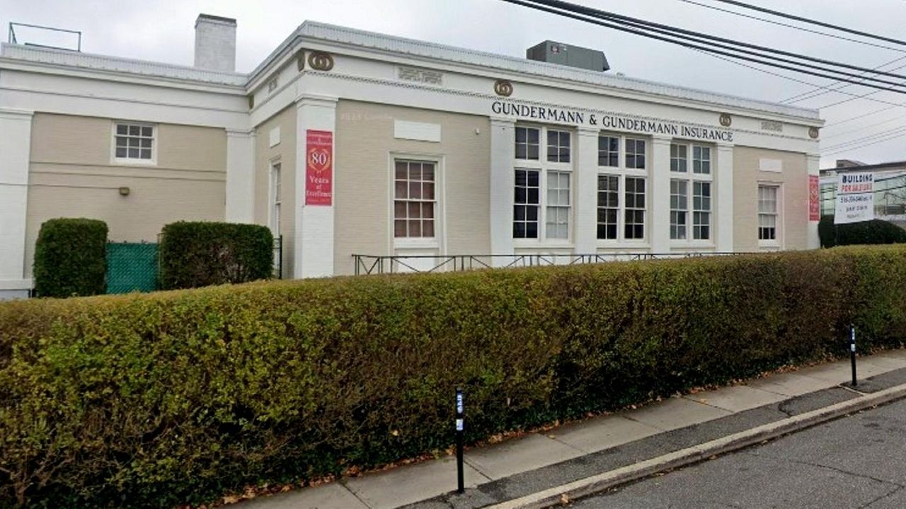 Huntington developer Gregory DeRosa sued by investor for alleged fraud ...