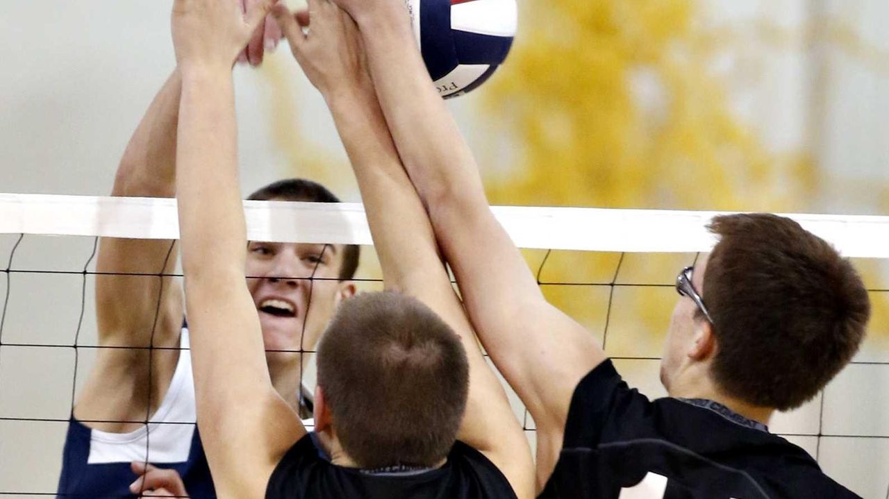 Chris DeLucie leads Lindenhurst in Southeast Regional final - Newsday