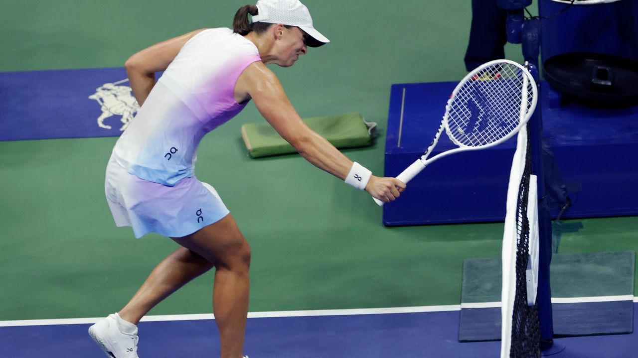 No. 1 Iga Swiatek parts ways with coach Tomasz Wiktorowski after 3 ...