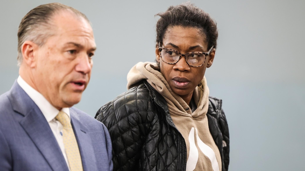 Nikeya S. Barker, of Brentwood, pleads not guilty in fatal stabbing ...