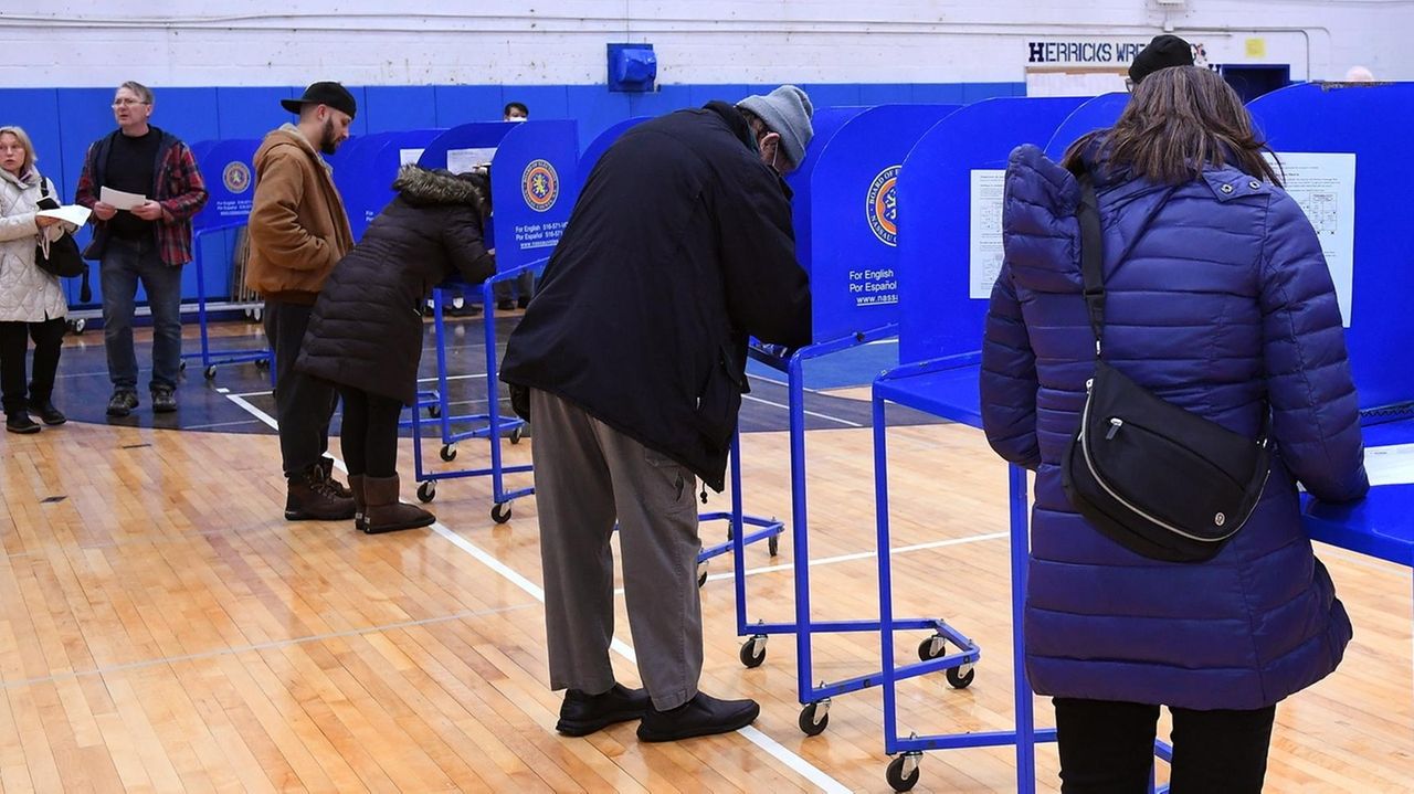 Tom Suozzi buoyed by higher Democratic turnout, decline in GOP voting ...