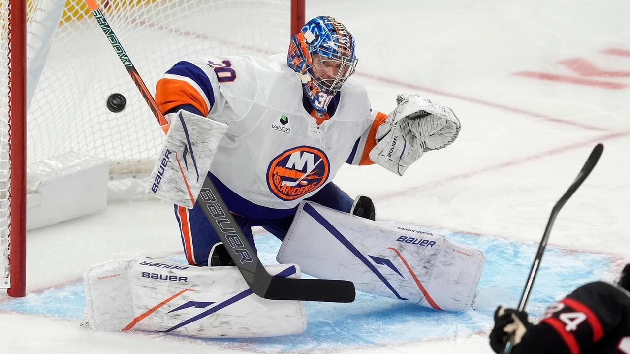 Islanders goalie Ilya Sorokin picks up first win of season - Newsday