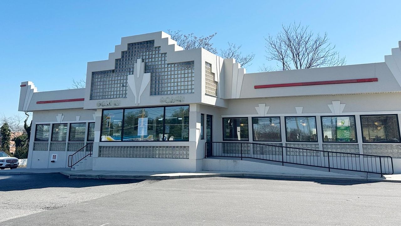 Golden Coach Diner closing in Huntington - Newsday