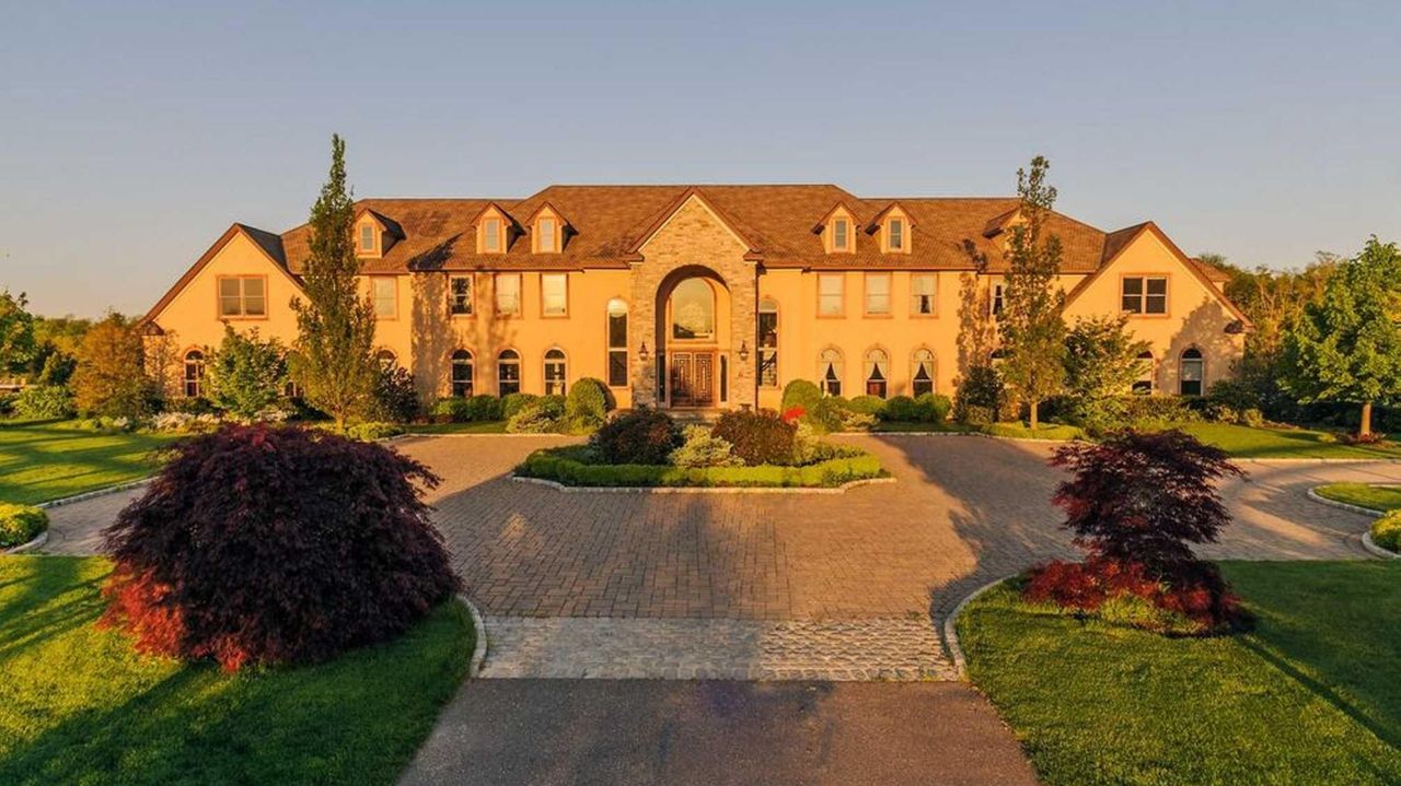 Bissett home in Mattituck finally sells - Newsday