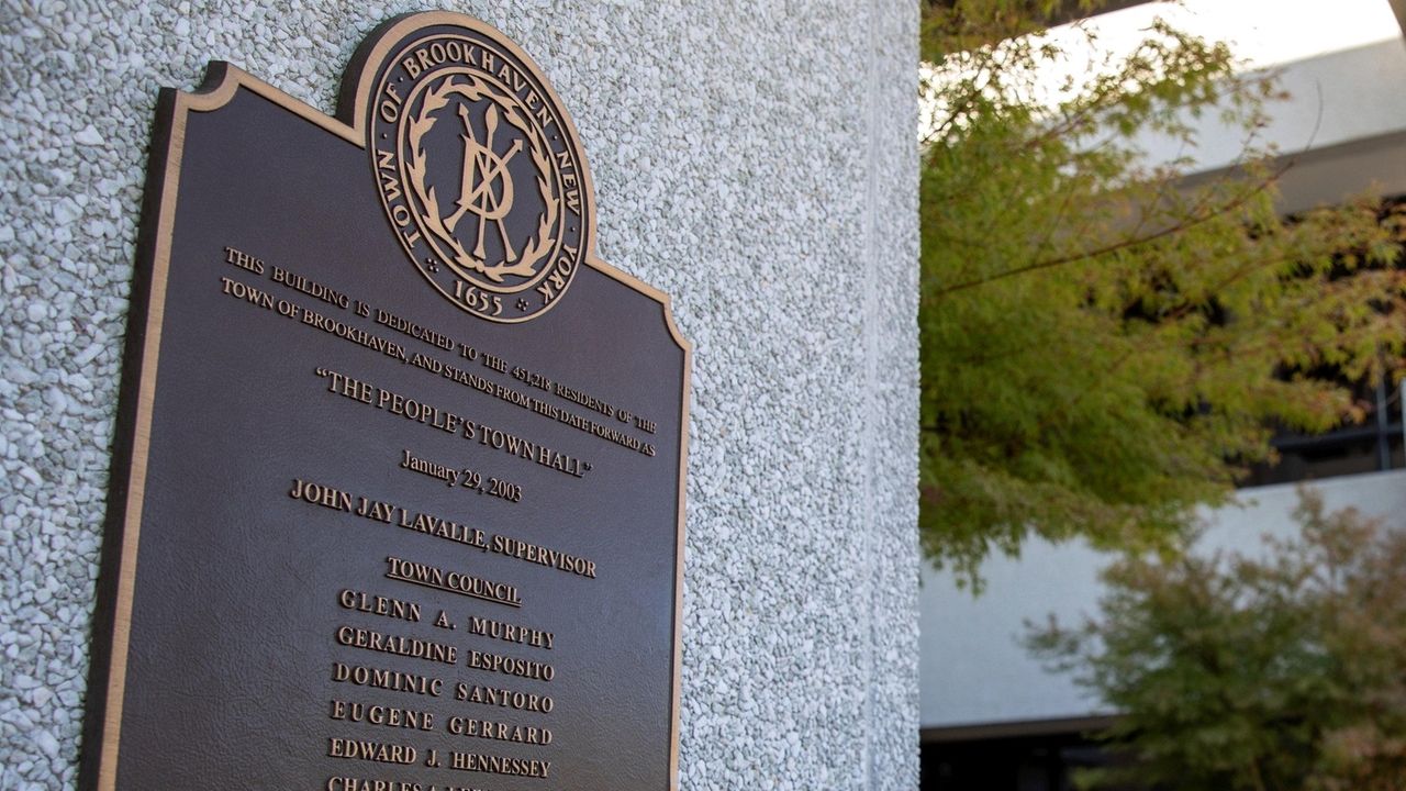 Redistricting committee will miss deadline to submit new Brookhaven ...