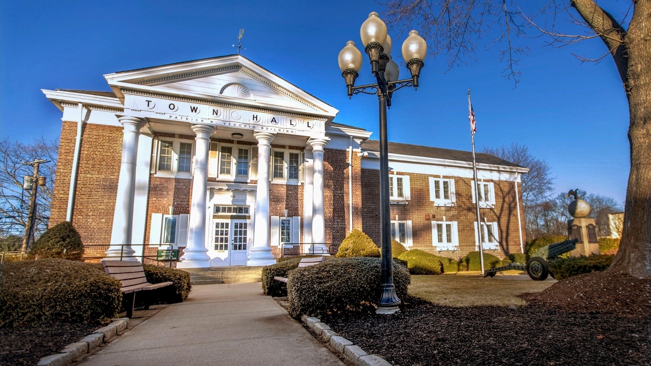 Another salary boost for elected officials included in Smithtown's ...