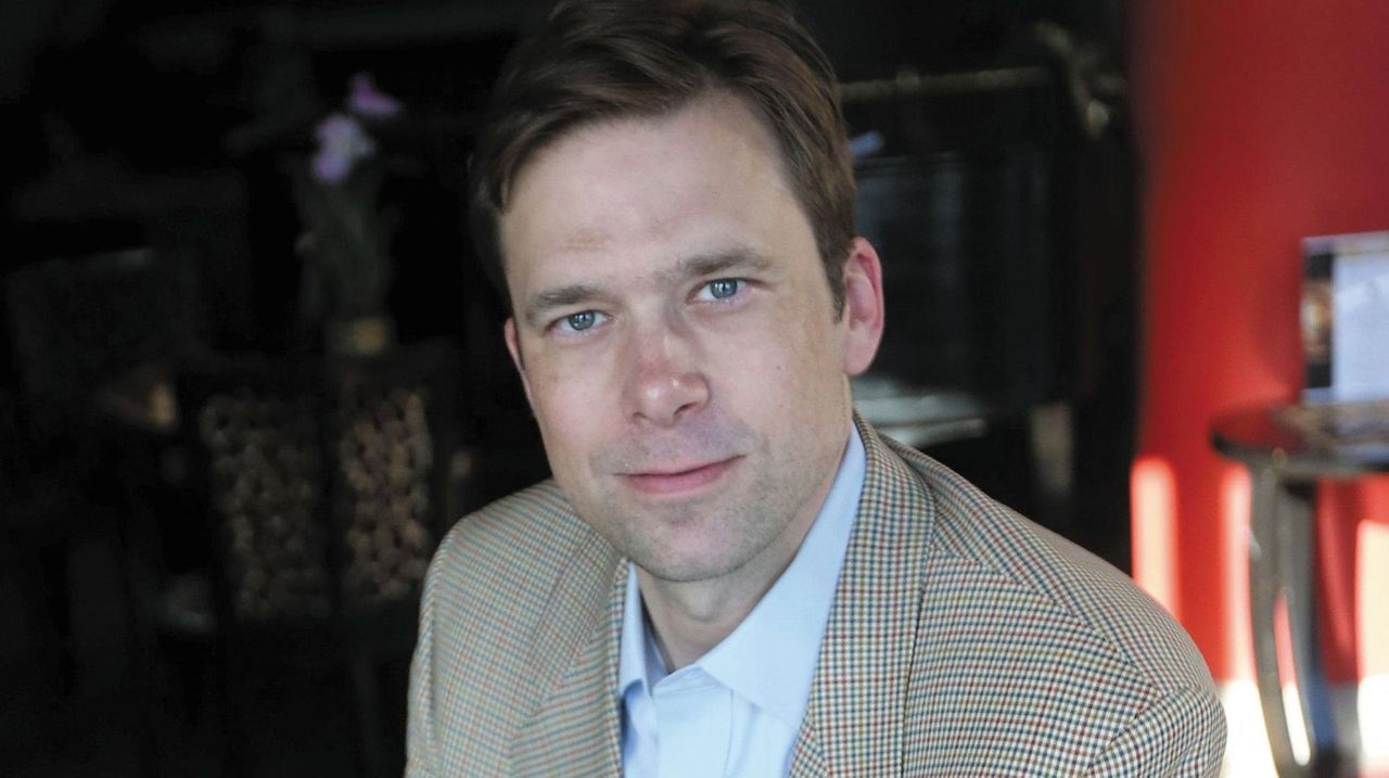 'A Beautiful Crime' review: Masterful tale of deception in Venice - Newsday