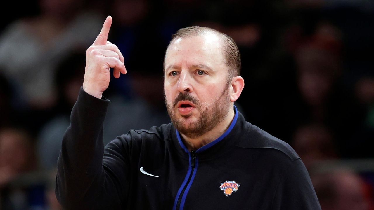 Tom Thibodeau praises veterans who have lost playing time for helping ...