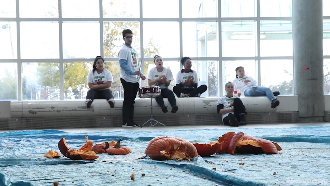 Aviation museum pumpkin tradition offers smashing good time - Newsday