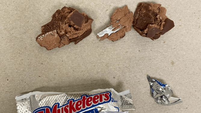 Cops: Setauket girl, 13, finds razor blade in Halloween candy - Newsday