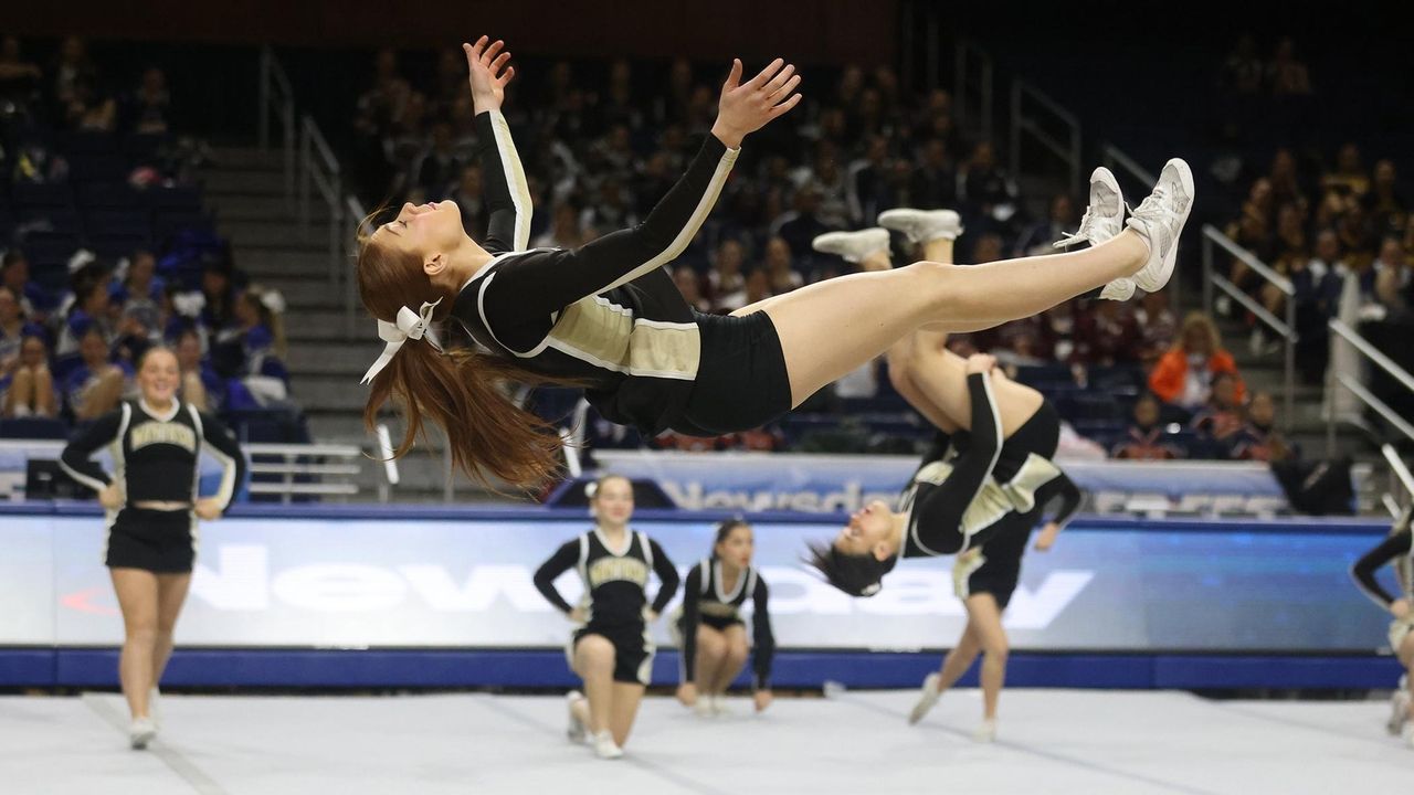 Newsday Cheer Fest: Wantagh - Newsday