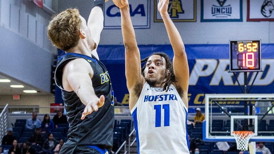 Hofstra goes wall-to-wall to rout Delaware - Newsday