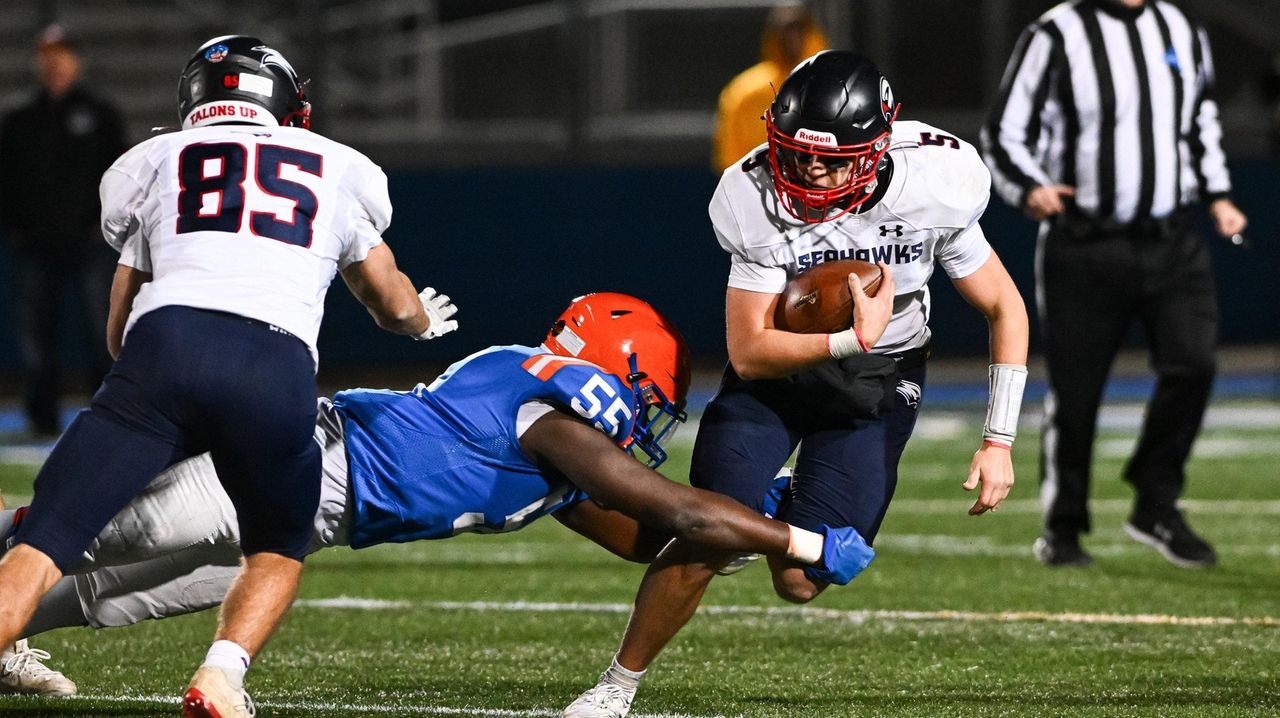 Nassau IV football semifinals: Cold Spring Harbor vs. Malverne - Newsday