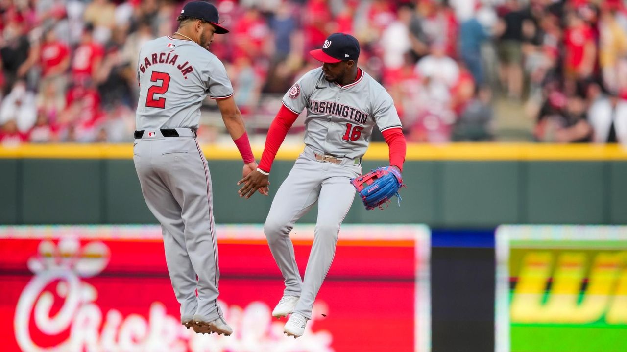 Eddie Rosario's sacrifice fly caps 3-run 9th inning off Alexis Díaz as ...