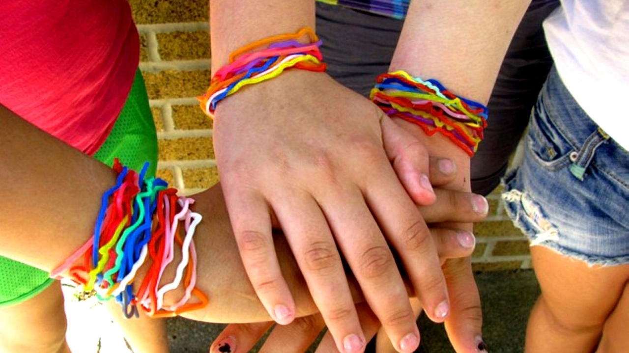 Collecting Silly Bandz bracelets by the armful - Newsday