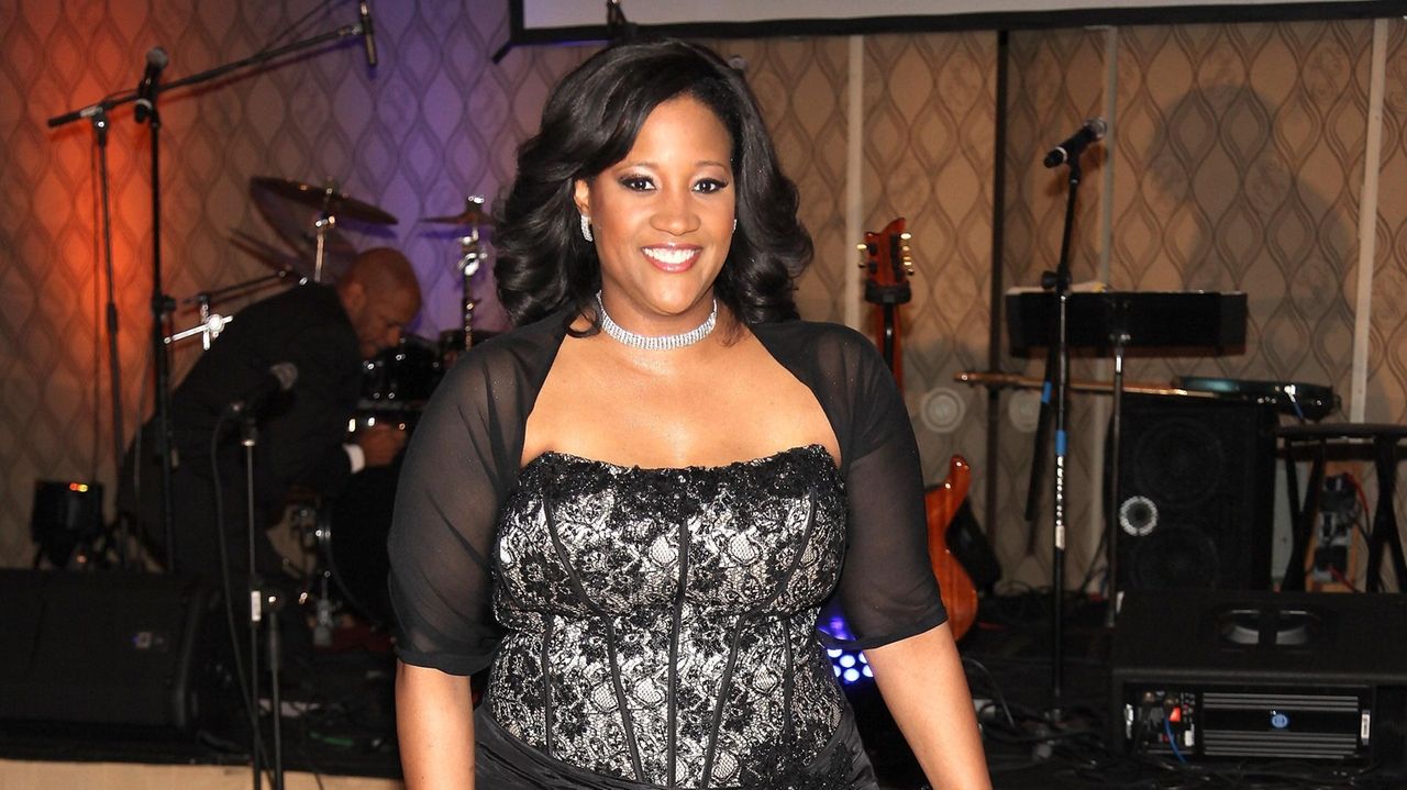 WCBS/2 meteorologist Elise Finch dies at 51, station says - Newsday